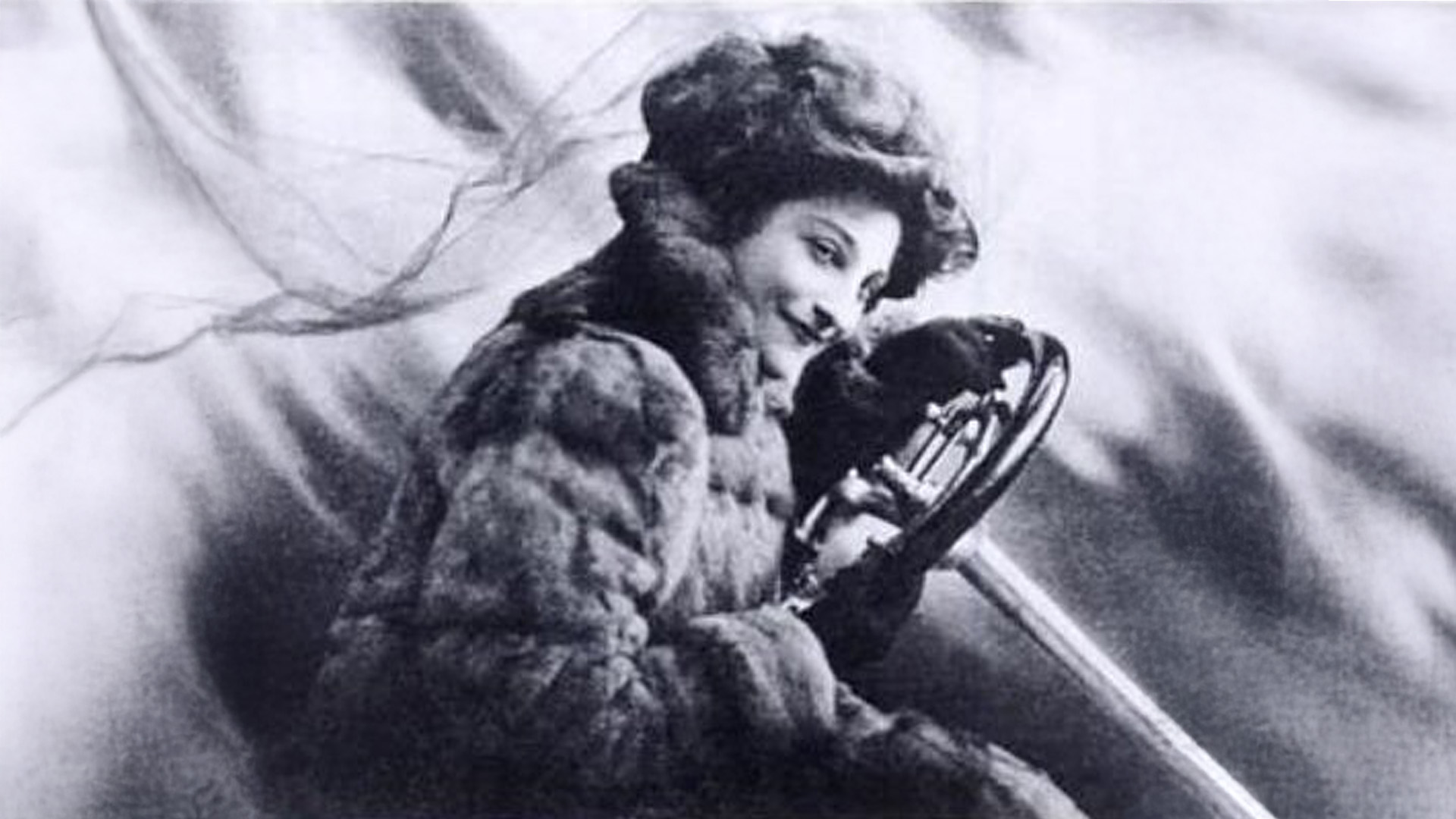 Store stuff in your glove box? Thank automobile pioneer Dorothy Levitt ...